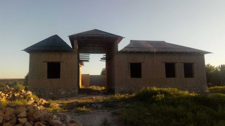 Hovli joy sotiladi