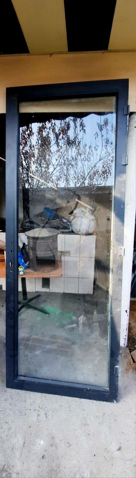 Дверь без рамки не серьёзным пожалуйста не звоните.