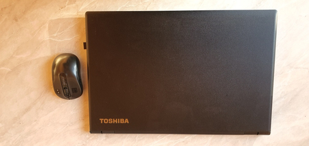 Noutbuk  TOSHIBA
