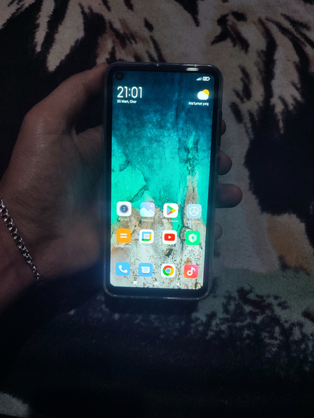 REDMI 9C SOTILADI 4/64 holati yangidek ideal tinniq karobka dakument b
