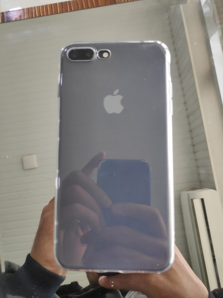 iPhone 8 plus 64 GB black. 76% yomkost.