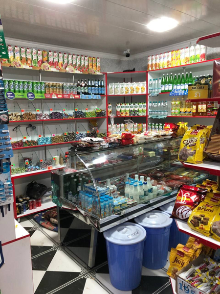Ishlab turgan oziq ovqat do'koni sotiladi