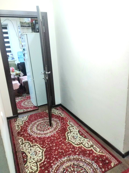 Квартира сотилади. ЯнгиХаёт 8-худуд.  3/5/7.  74м²