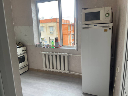 Kvartira sotiladi 1+2
