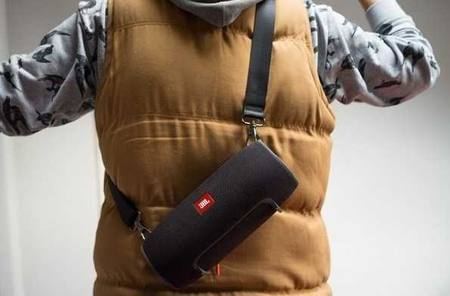 Продам мощную портативную JBL Xtreme 1