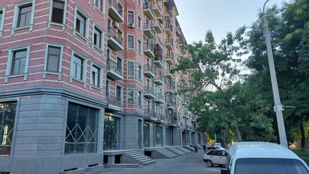 срочна продаётся 3-х комнатная  новостройка квартира коробка
