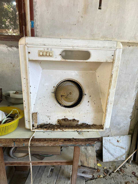 Продам вытяжку б/у работает