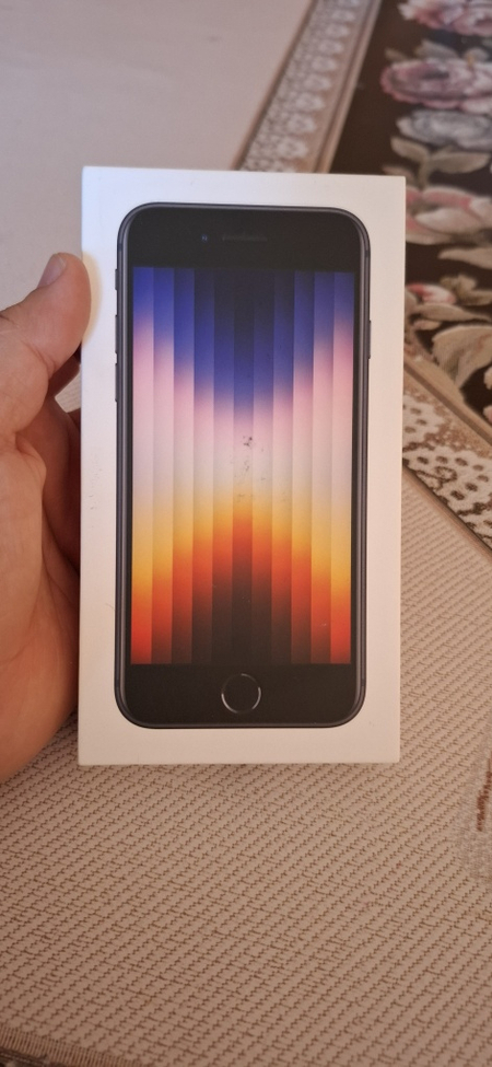 Iphone SE sotiladi