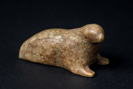 Древнее изделие из кости моржа 