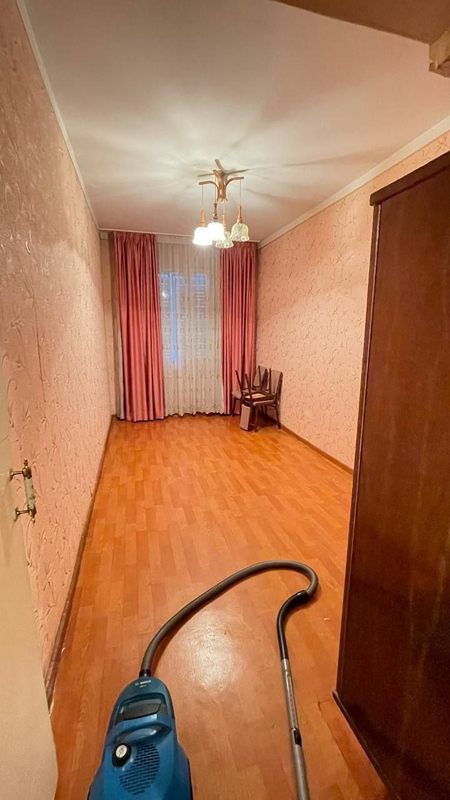 Срочно Продаётся 3 комнатная квартира балкон  1.5х6 Юнусабад-11 кварта