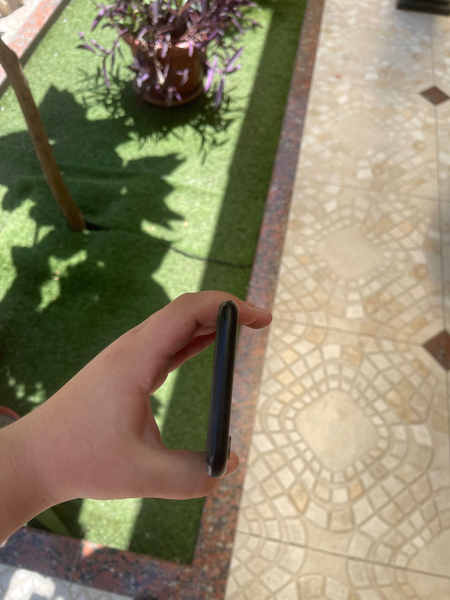 Ayfon xr sotiladi