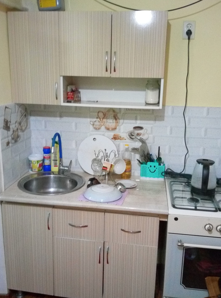 Uy sotiladi. The house is for sale. Дом продается.
