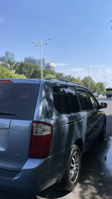 KIA carnival Long versiyasi