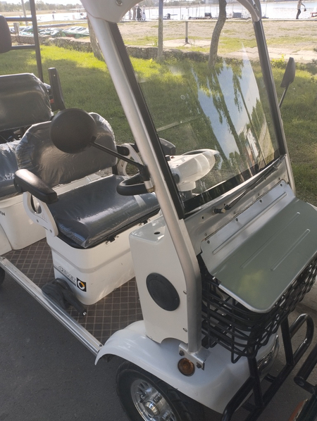 Oilaviy golfcar sotiladi
