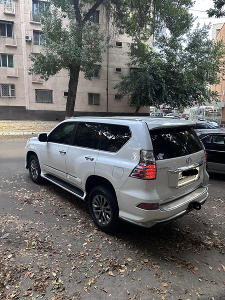 Пррдается Lexus GX460