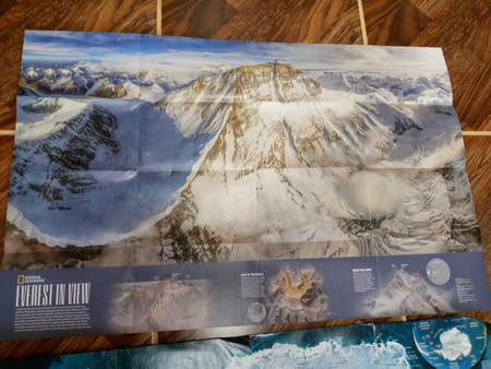 Плакаты от National Geographic Антарктика и Эверест.Цена 20 тыс 2 шт