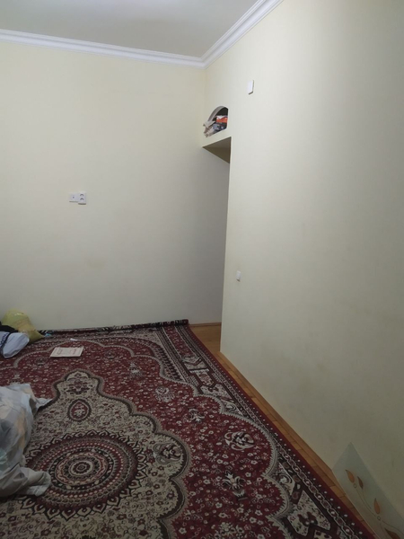 Sagdiana masjidni oldida 2 yoki 3 kishiga kvartira bor