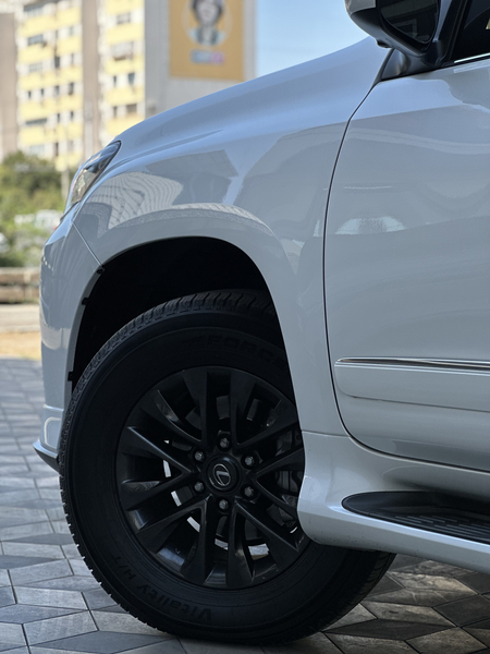 В продаже Lexus GX460