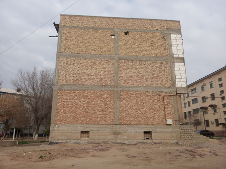 1 etaj bilan 2 etaj  pustoy 3 etaj uy bulgan manzil qarshi shahar.