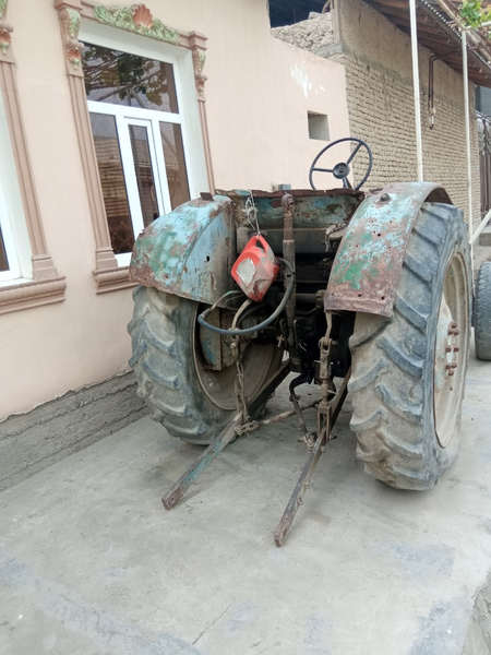 Traktor T40 . Narxi 20 mln kelishamiz holat rasimdagidek