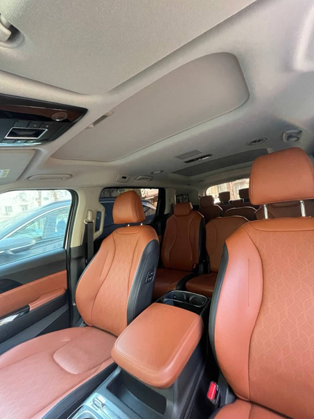 Транспортные услуги с водителем Kia Carnival