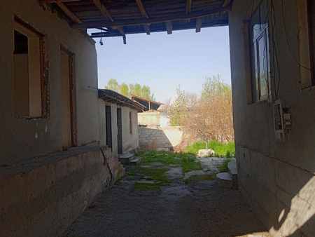 4 Xonali Hovli uy sotiladi
