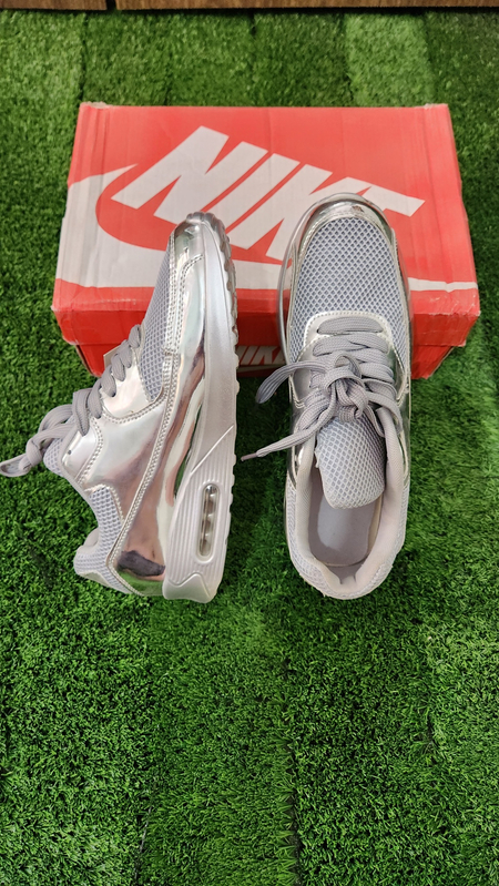 Nike Air Max 90 серебристый