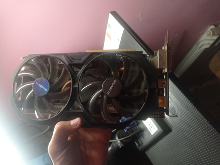 R9 380 video karta igravoy