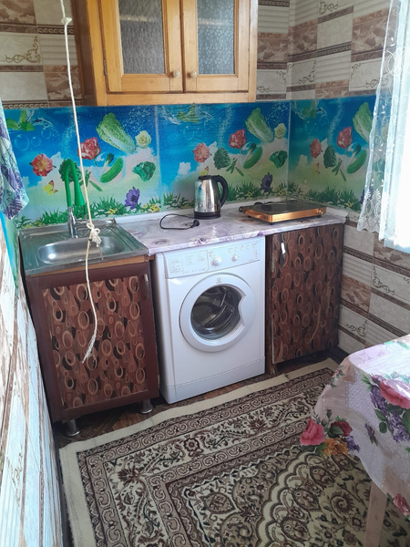 1 ком квартиру в Спутнике 8. С обстановкой первый этаж в деревянном до