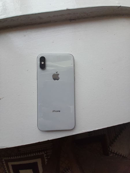Iphone xs  white 64 gb