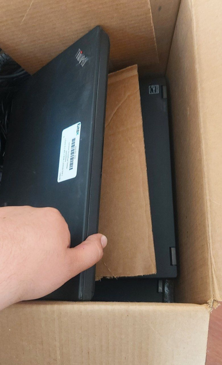 Notebook sotiladi