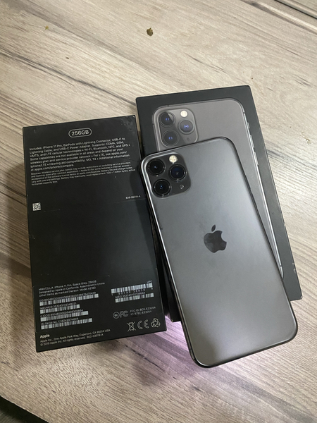 Iphone 11 pro в отличном состоянии