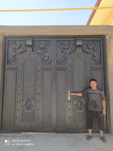 Qalin temir darvoza
