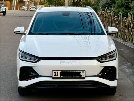 BYD E2 Luxruy Full EV 405 km 2024 yil Oq rang xolati ideal