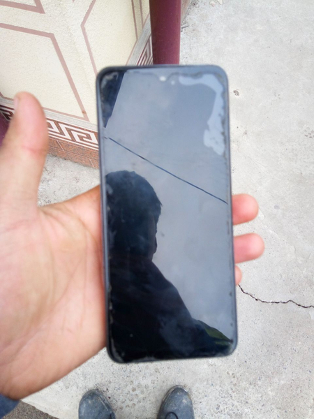Telifon sotiladi aybi yo ishlashi zor tel Nomi texno pova 2 64 ga