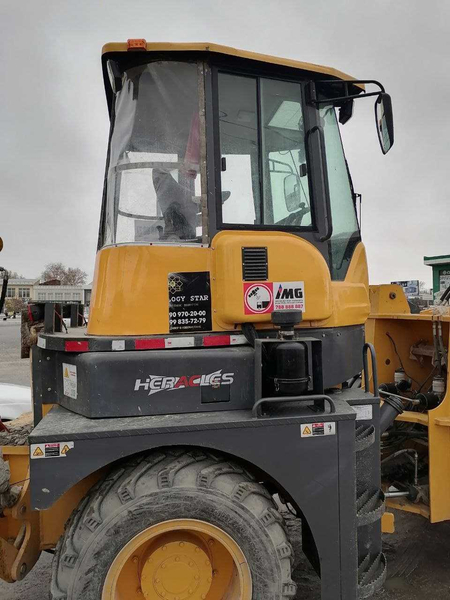 Срочно продается б/у Экскаватор погрузчик Heracle WZ 40-28