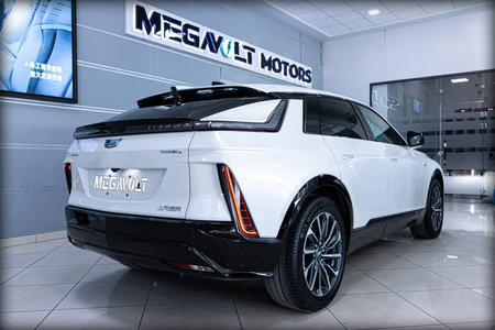 Cadillac lyriq в наличии