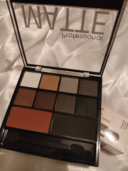 Палетка теней от Matte professional