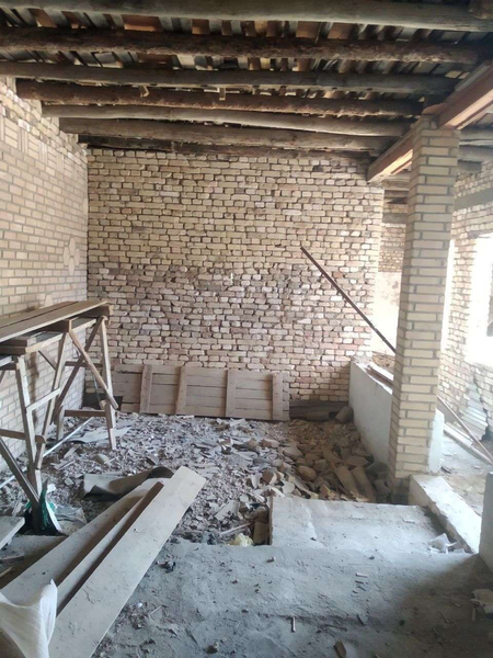 Продается недостроенный дом в центре города