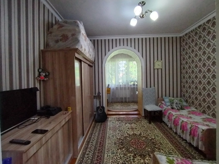СРОЧНО ПРОДАЕТСЯ Чирчик ш. Троицк высоко потолочный дом 2/2-этаж 3х