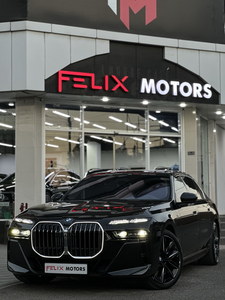 BMW 740i G70 Автомобиль  в идеальном состоянии