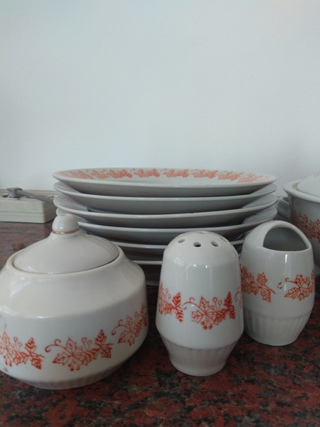 Посуда для добра столового сервиза. Супница, суповые тарелки 6 шт, соу