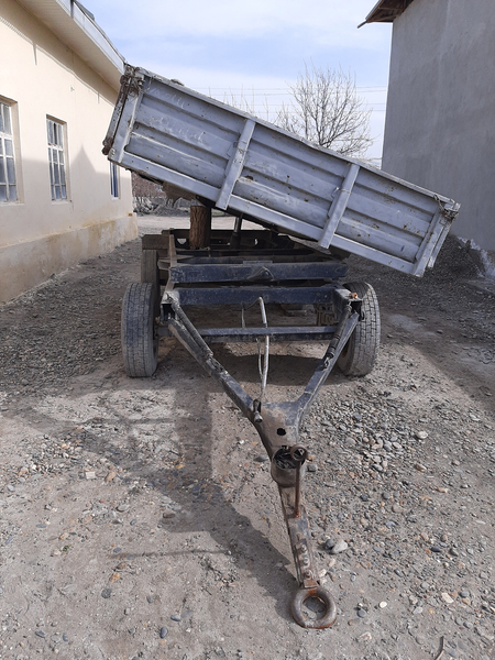 T 25 traktor sotiladi