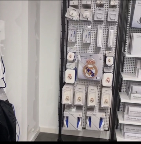 Продается спортивный костюм Real Madrid (размер S) - Новый, с биркой!