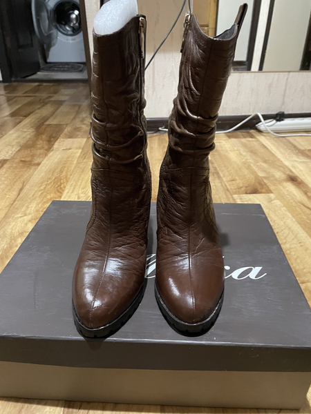 Продаются женские сапоги,натуральная кожа,мех натуральная цигейка