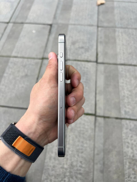 iPhone 15 pro max titan