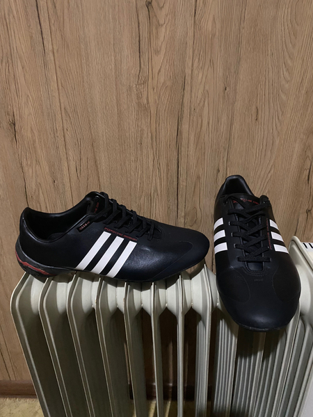 Продам кроссовки adidas 42 размер