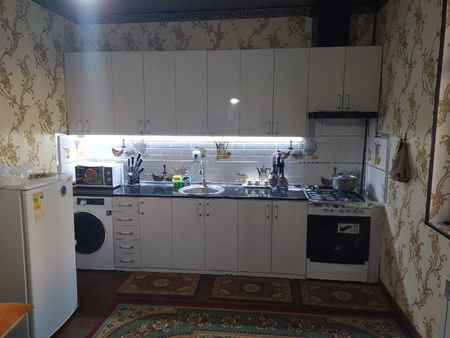 Продаётся дом 6 соток 10 комнат.