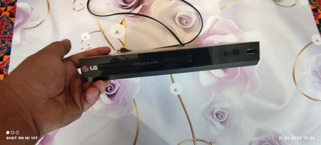 Dvd player sotiladi