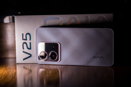 Vivo V25 почти Новый